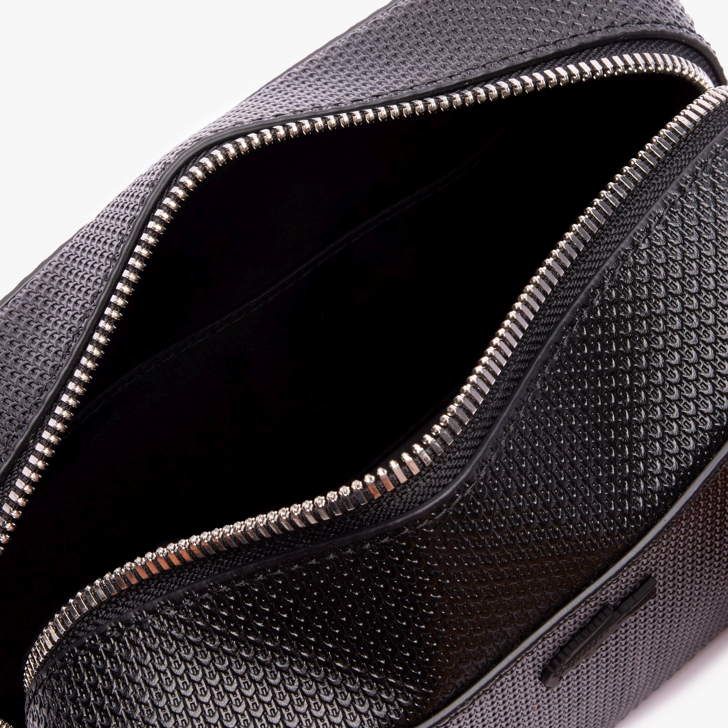 シャンタコ クラシック スモールショルダーバッグ NF3879K - ラコステ（LACOSTE）公式オンラインストア